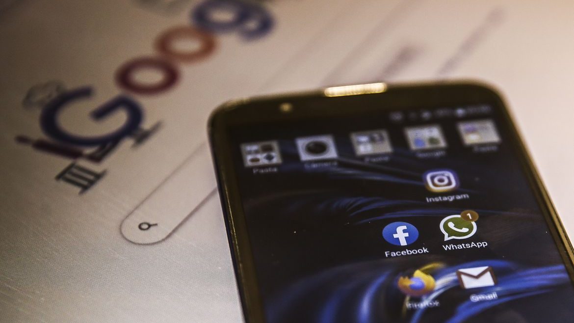 Criação de TAXA PARA USAR A INTERNET deixa brasileiros REVOLTADOS